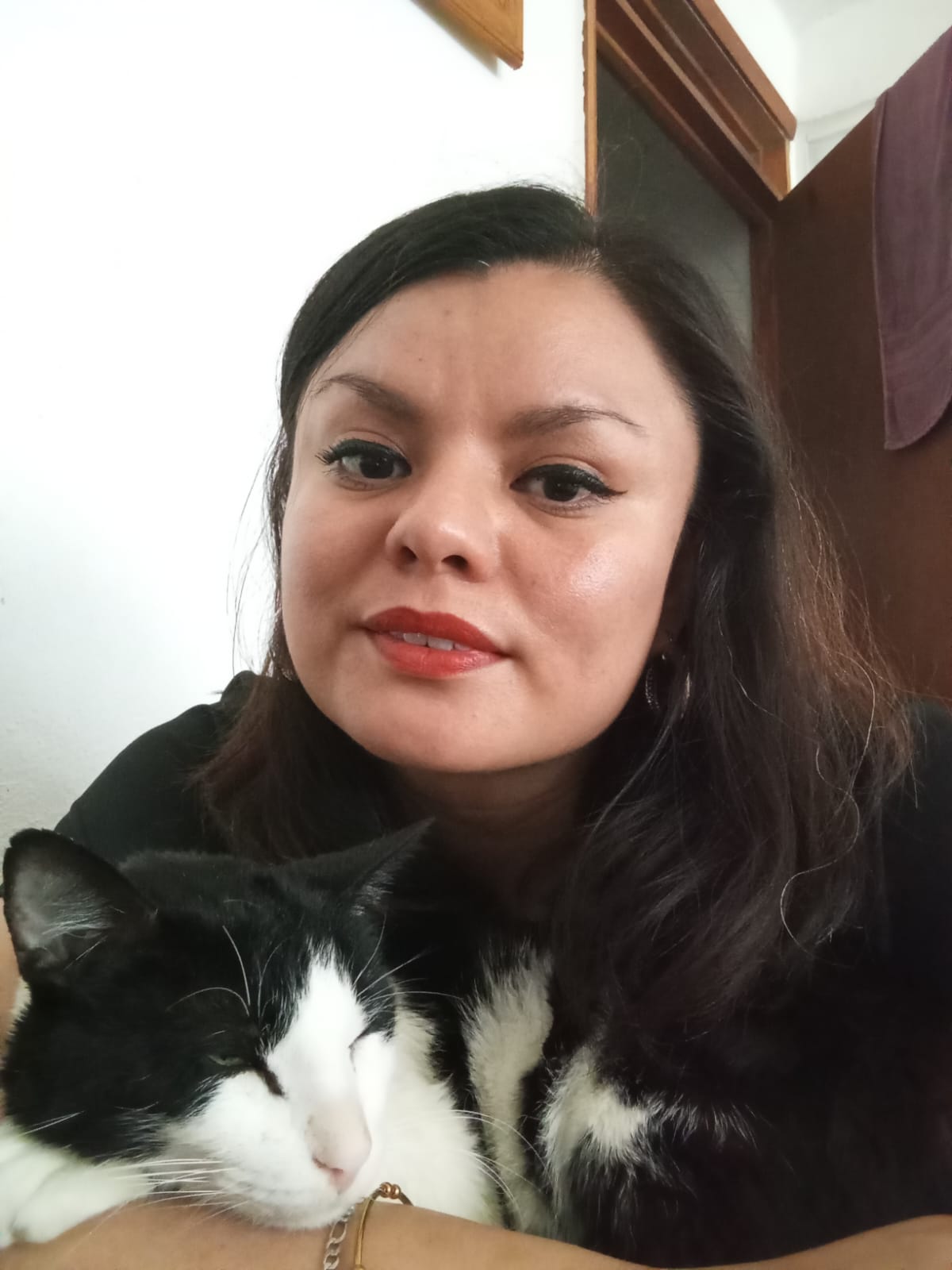 Ana Victoria Hernández Contreras: La pobre – Especulativas